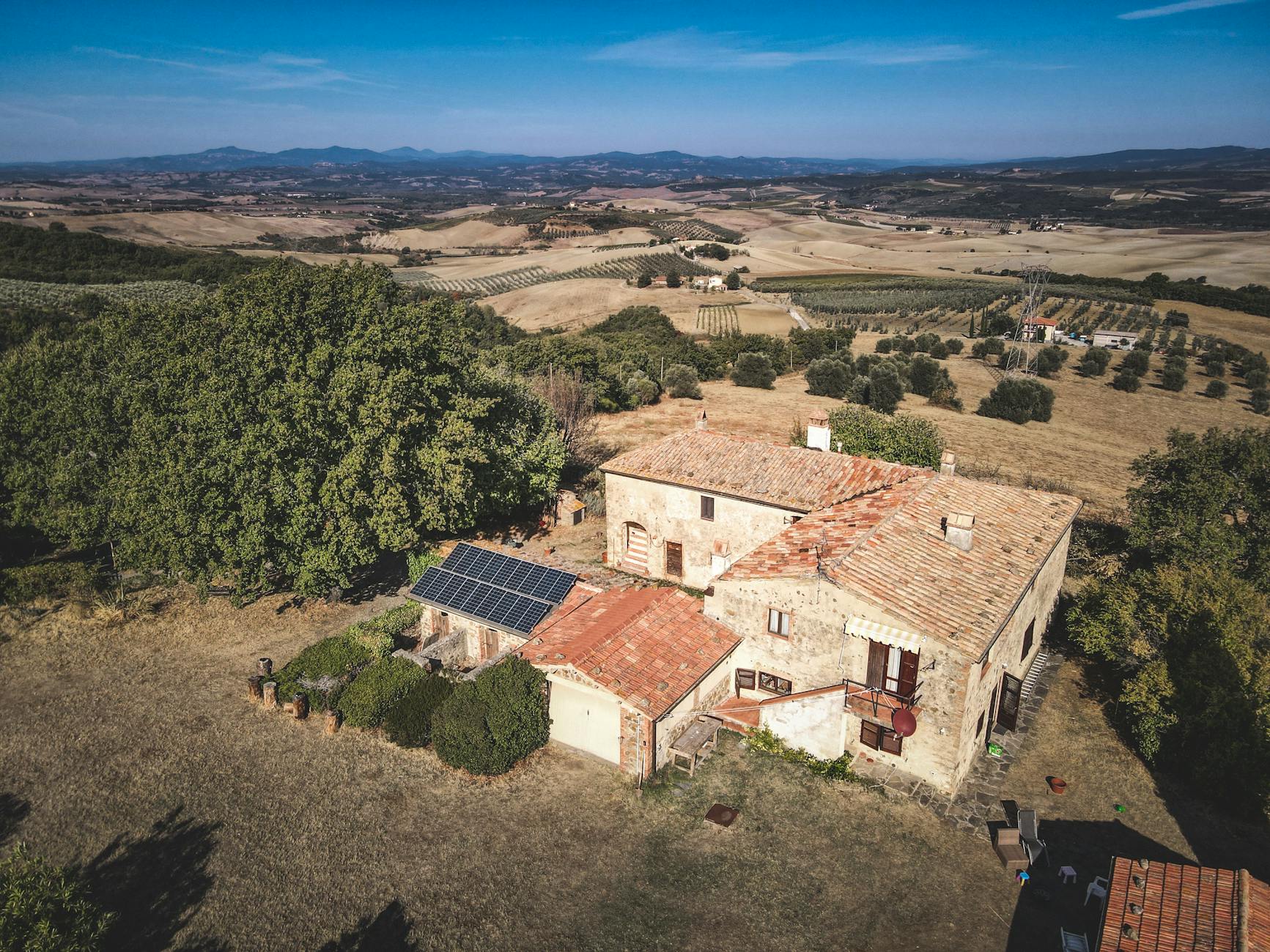 Panouri Fotovoltaice pentru acoperișuri verzi: Avantaje pentru mediul ...